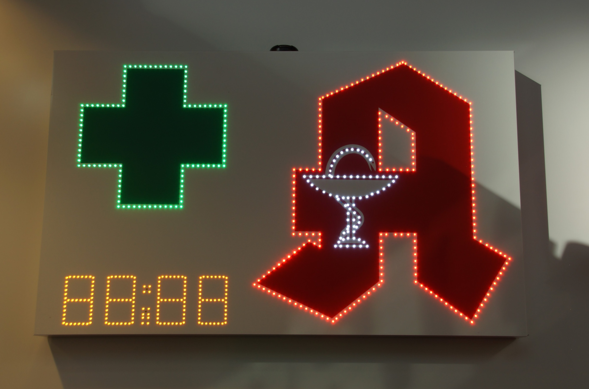 LED-Apothekenzeichen A für die Fassade | Außenwerbung für Apotheken